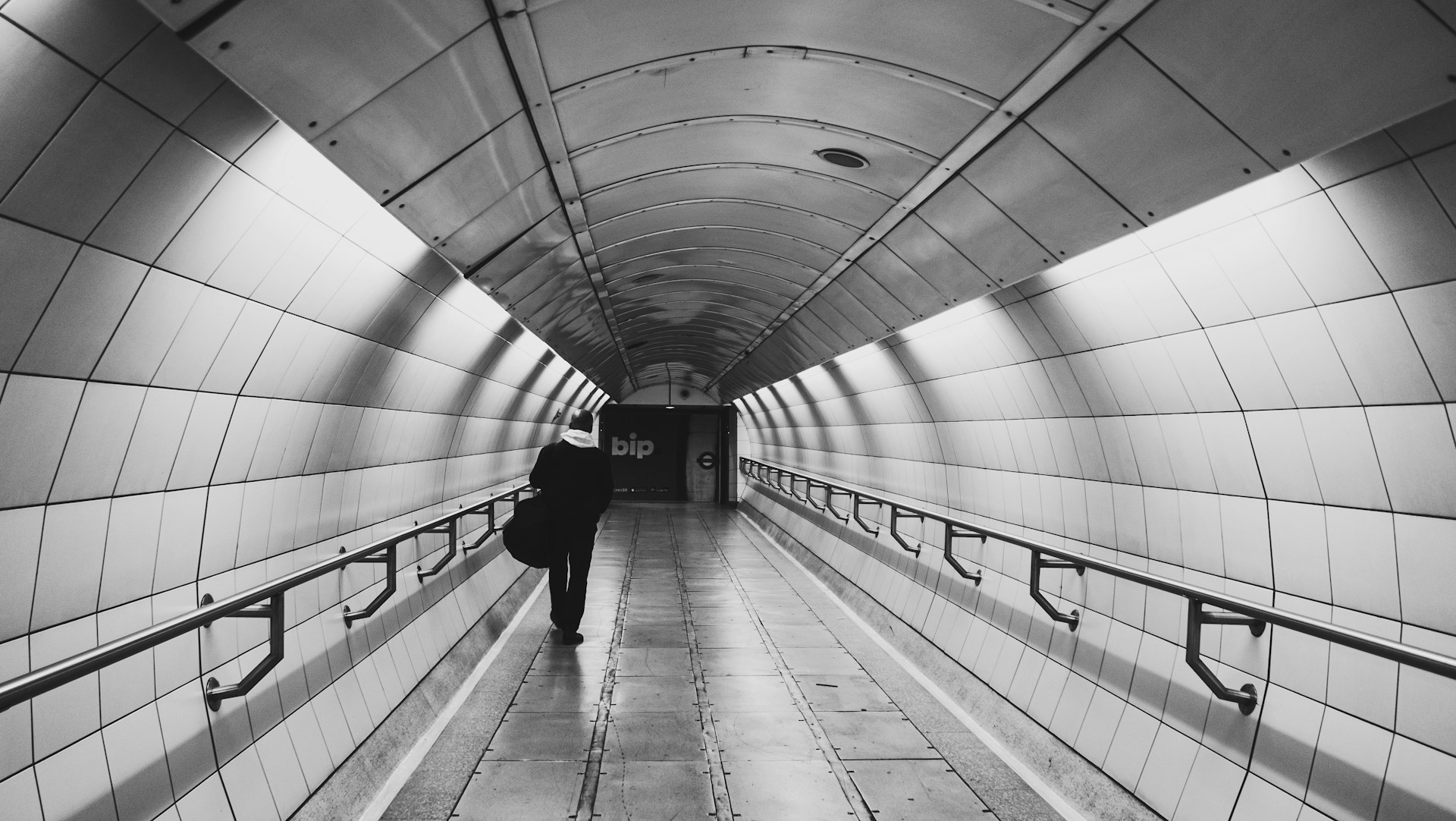 Must-Visit Attractions Near Waterloo Station – Stasher's Walking