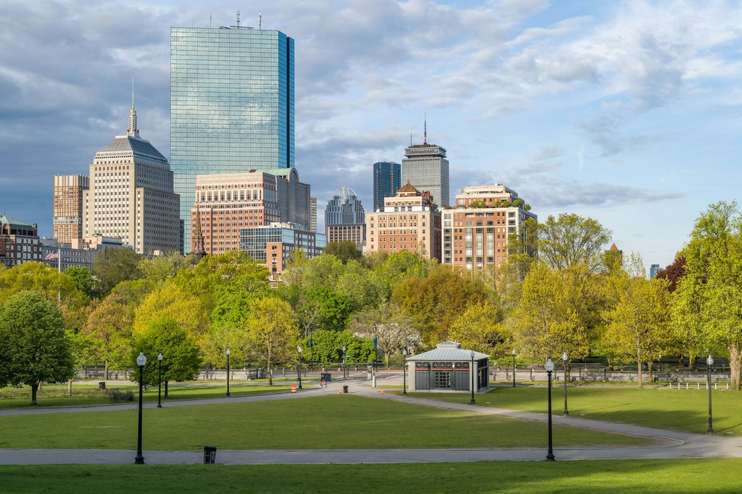 Best Historic Neighbourhoods and Food for First-Time Visitors to